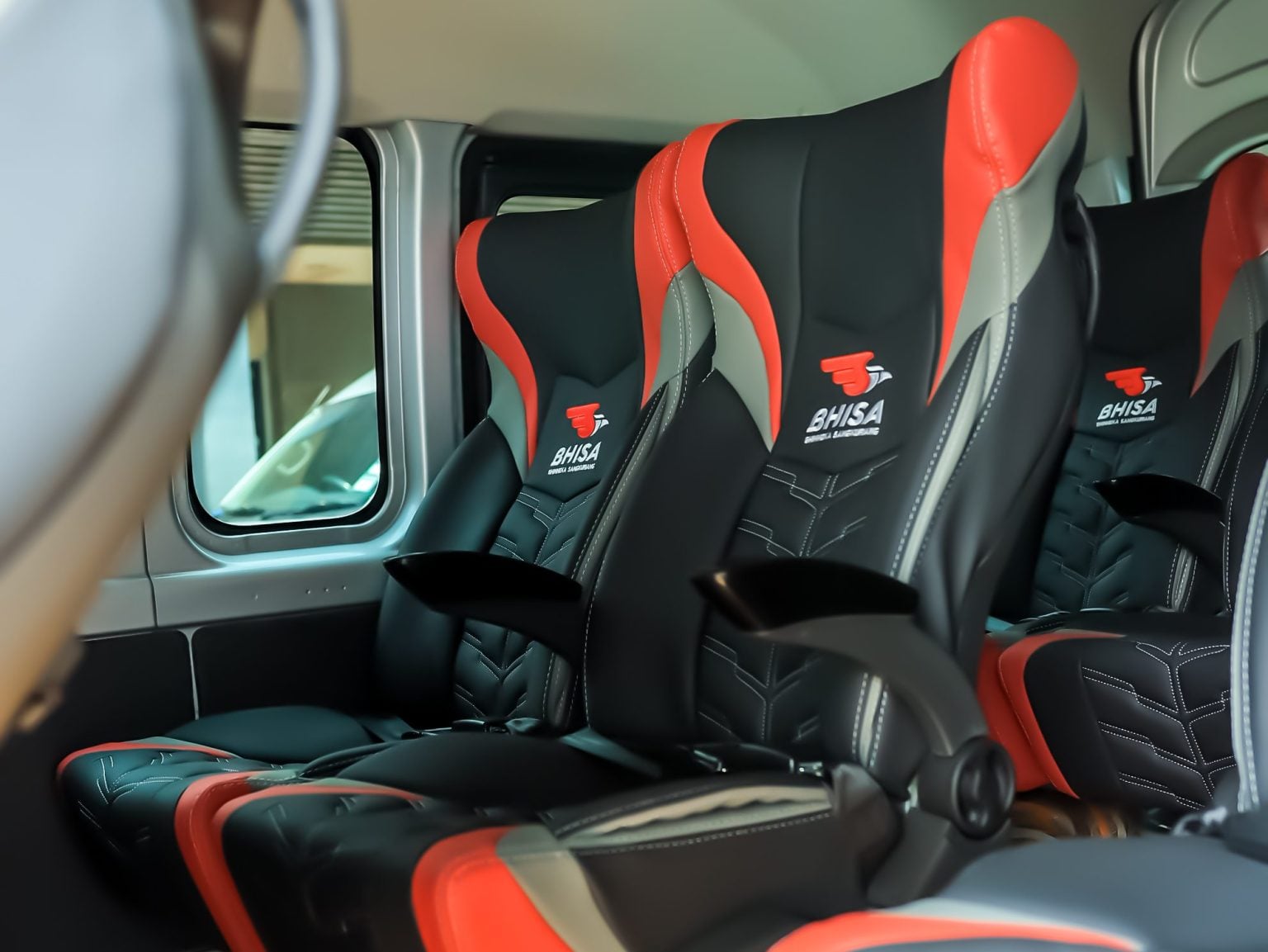 Dari Kursi Nyaman ke Destinasi Impian Bersama Bhisa Shuttle